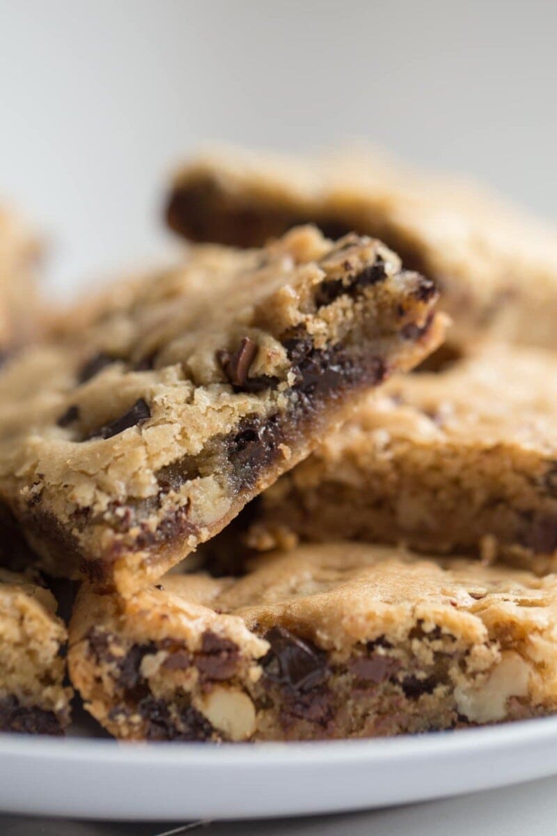 Easy Chocolate Chip Cookie Bars - Lauren's Latest