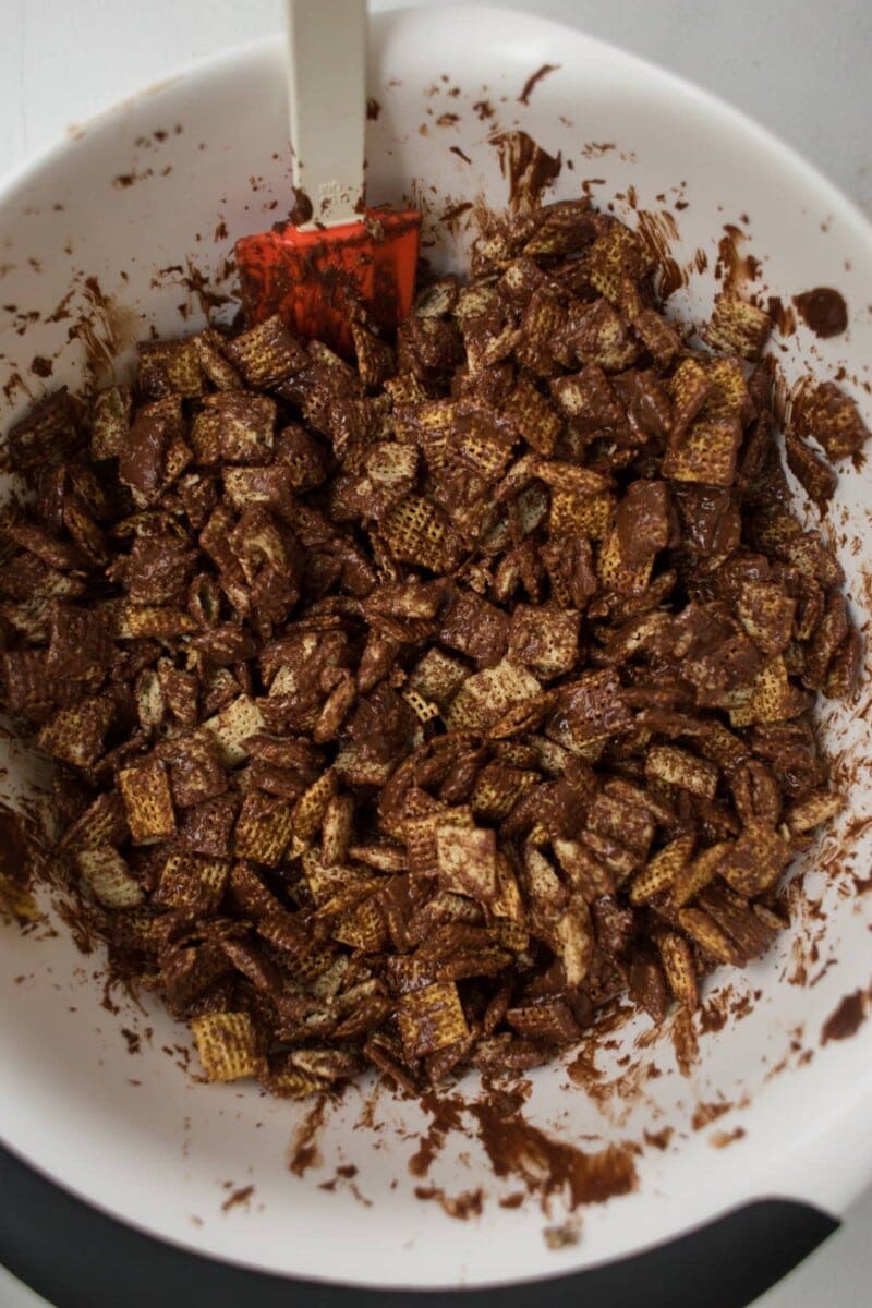 Puppy Chow Recipe (Muddy Buddies) - Lauren's Latest