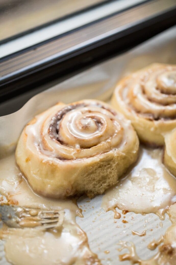 Chewy Soft Cinnamon Rolls - Lauren's Latest