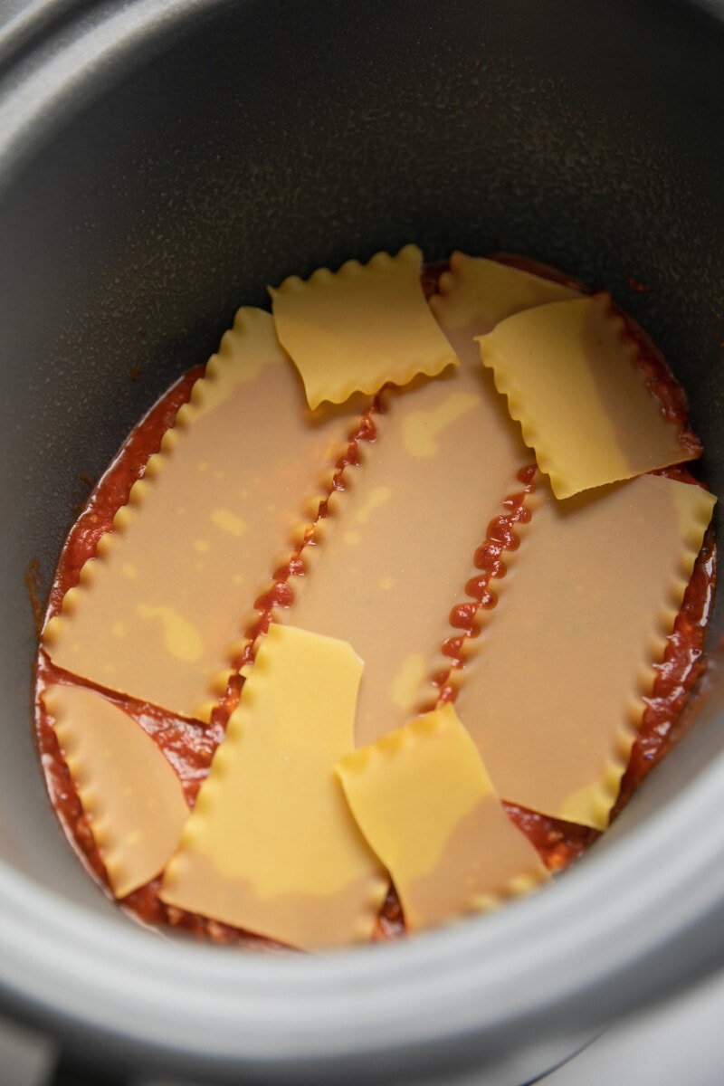 Slow Cooker Lasagna {crockpot recipe} - Lauren's Latest